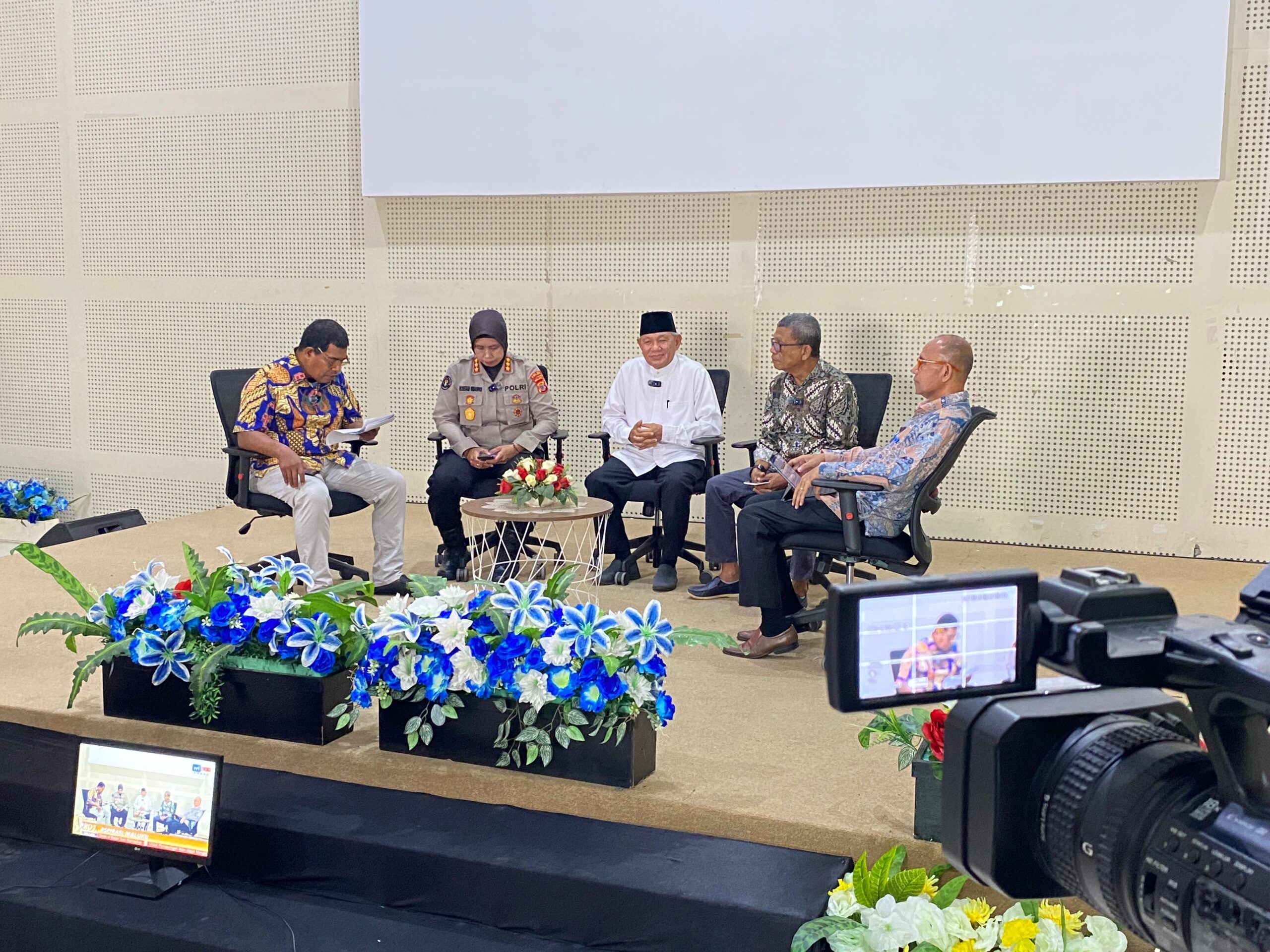 Dialog Publik di RRI Ambon: Polda Maluku dan Tokoh Lintas Agama Serukan ...